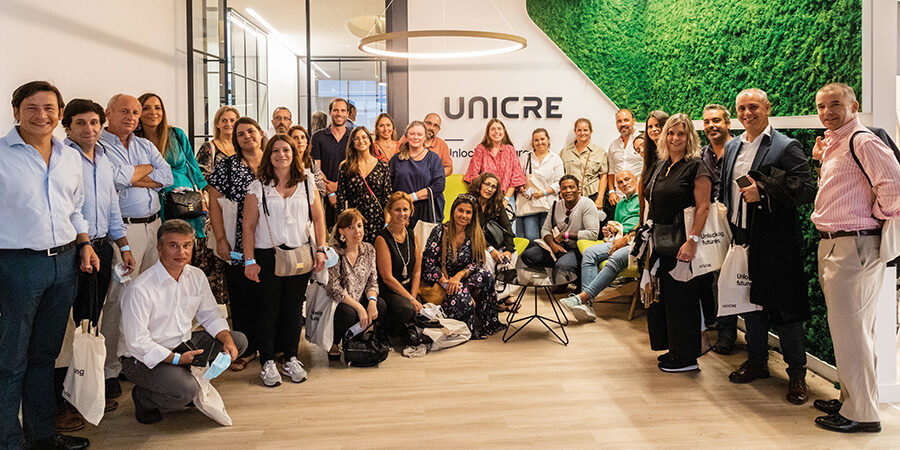 Unicre. Uma equipa de profissionais que ajudam a desbloquear o futuro ...